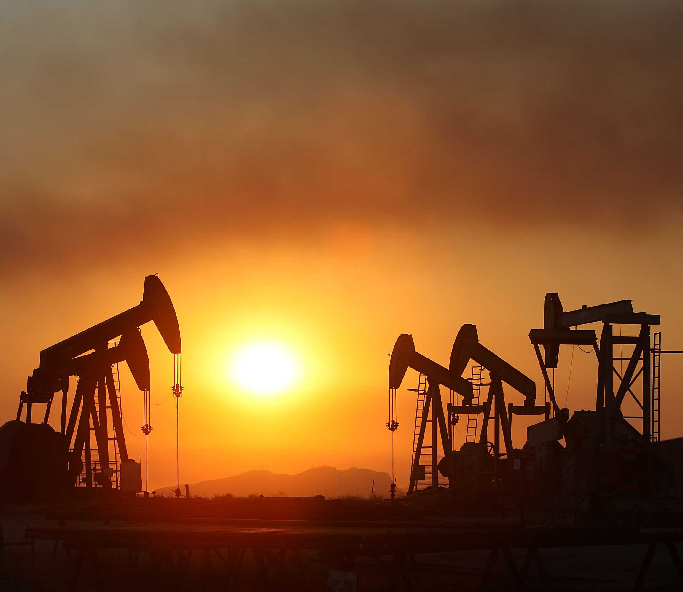 Oil prices rise ahead of key OPEC meeting